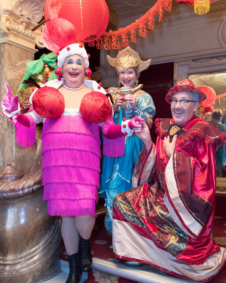 Melissa’s Meeting with the Personalities of Pantomime | Mark Aspen